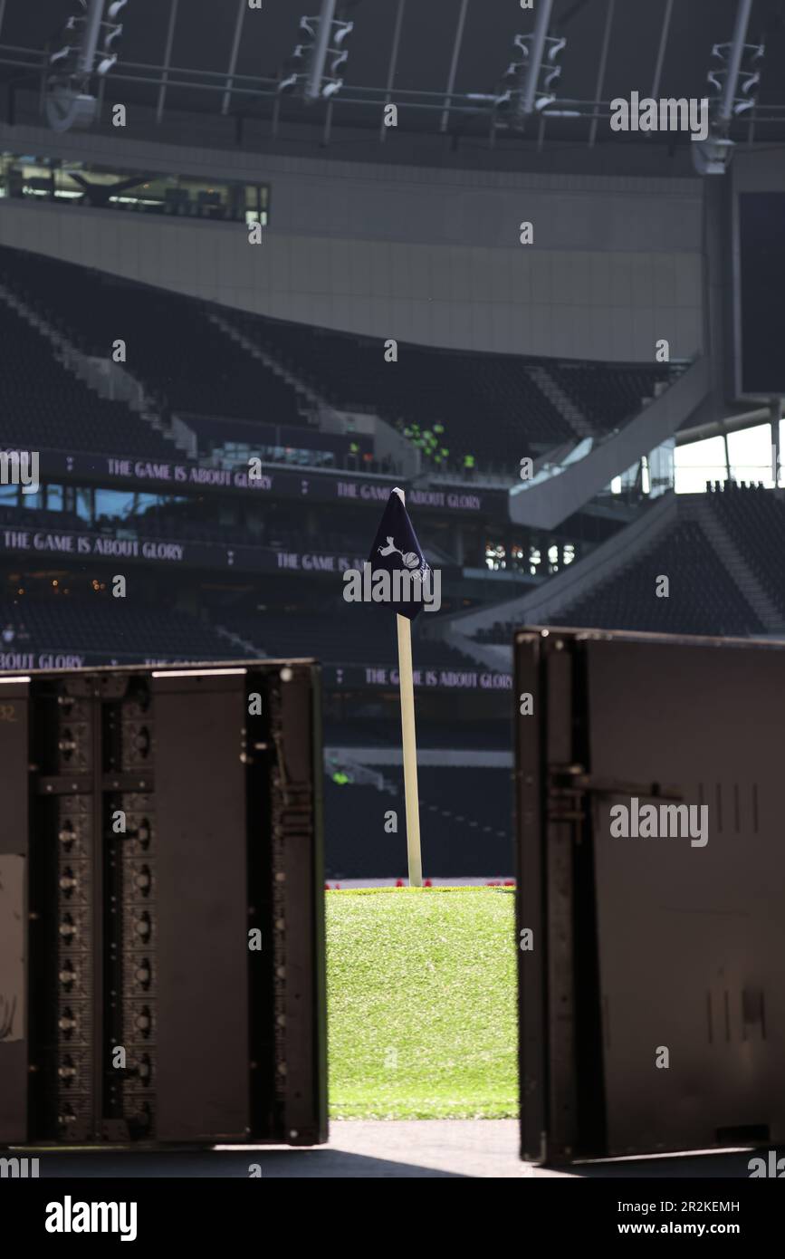 Tottenham hotspur stadium corner flag hi-res stock photography and ...
