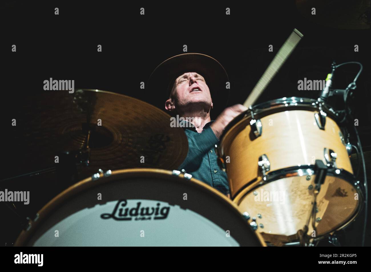 Guitarist tommy andrews hi-res stock photography and images - Alamy