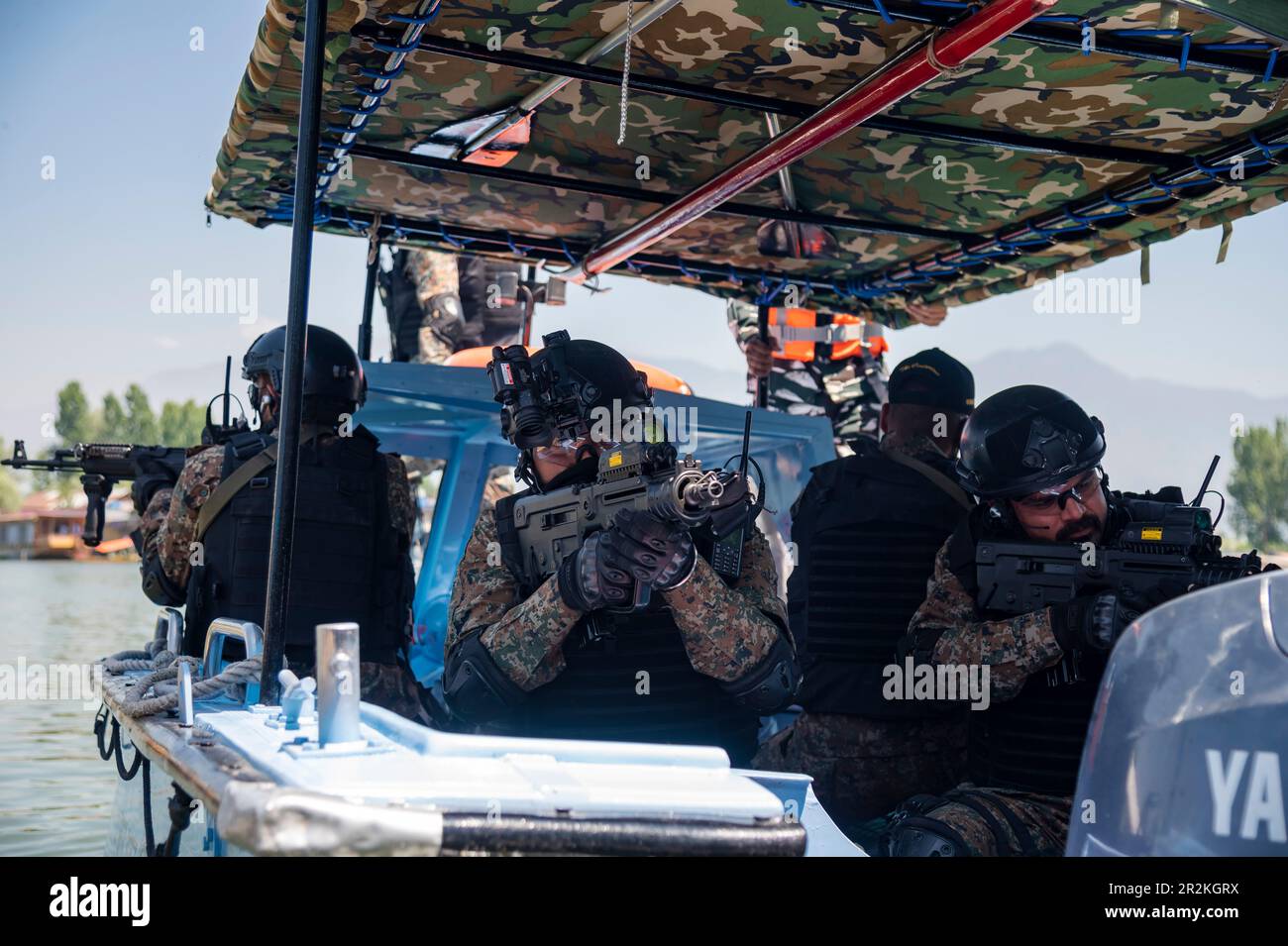 Srinagar, India. 20th May, 2023. Indian paramilitary commandos perform a special security drill ...
