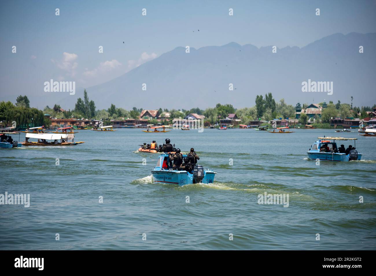 Srinagar, India. 20th May, 2023. Indian paramilitary commandos perform a special security drill ...