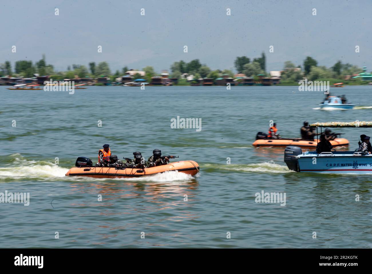 Srinagar, India. 20th May, 2023. Indian paramilitary commandos perform a special security drill ...