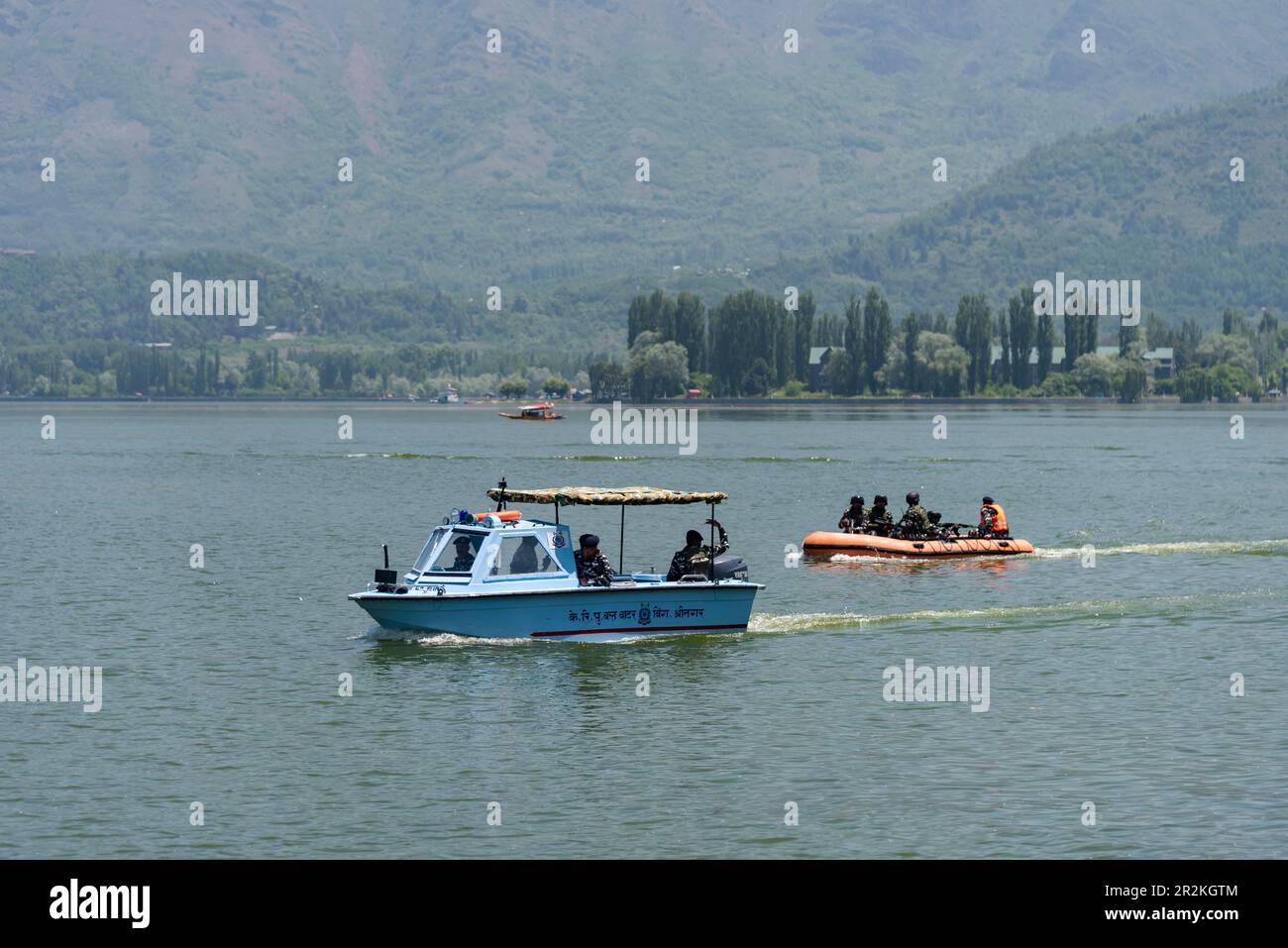 Srinagar, India. 20th May, 2023. Indian paramilitary commandos perform a special security drill ...