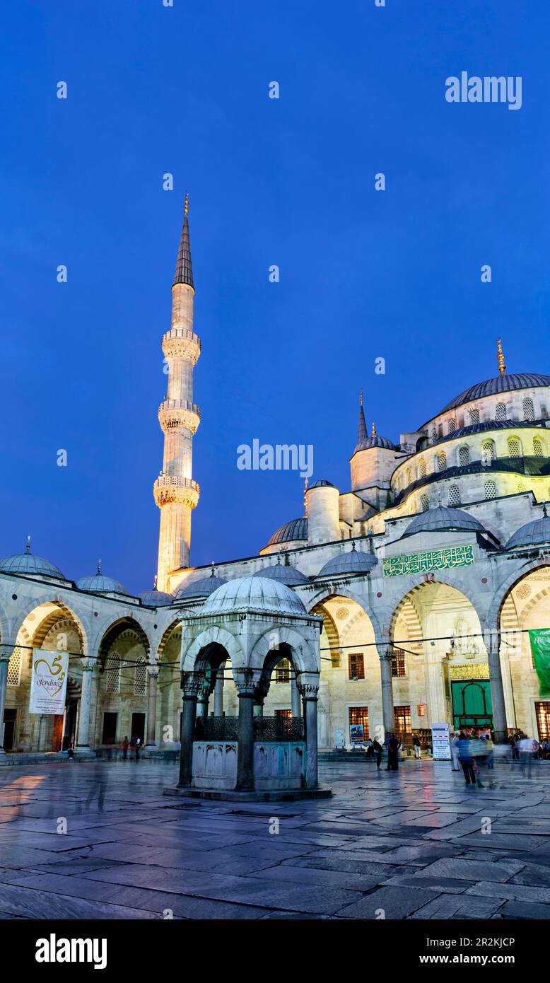 Istanbul Turkey. The Blue Mosque at sunset Stock Photo - Alamy