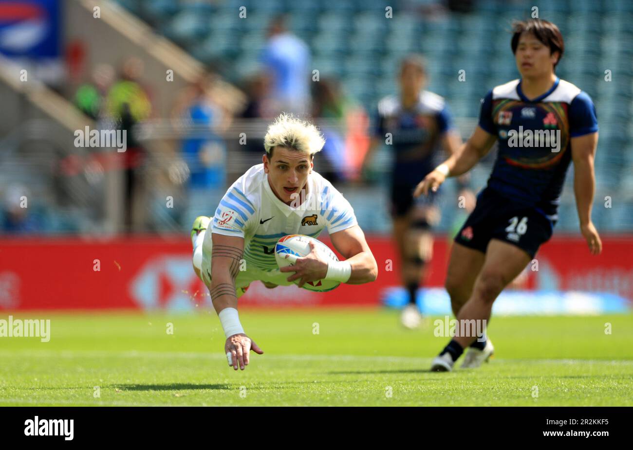 Argentina’s Luciano Gonzalez scores his sides third try during game 4 ...