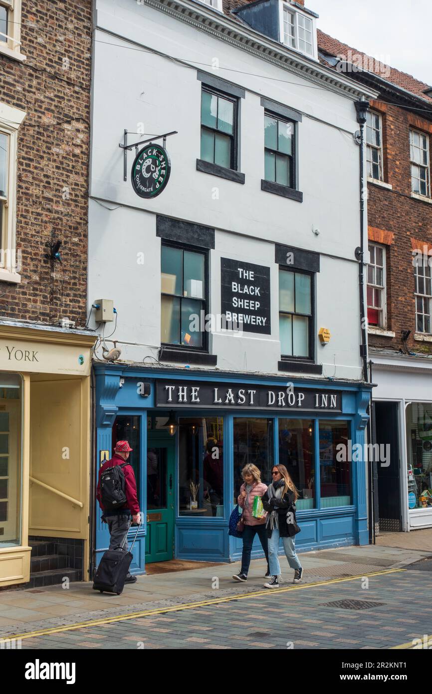 Last drop Inn on Colliergate in York, North Yorkshire, England, UK ...