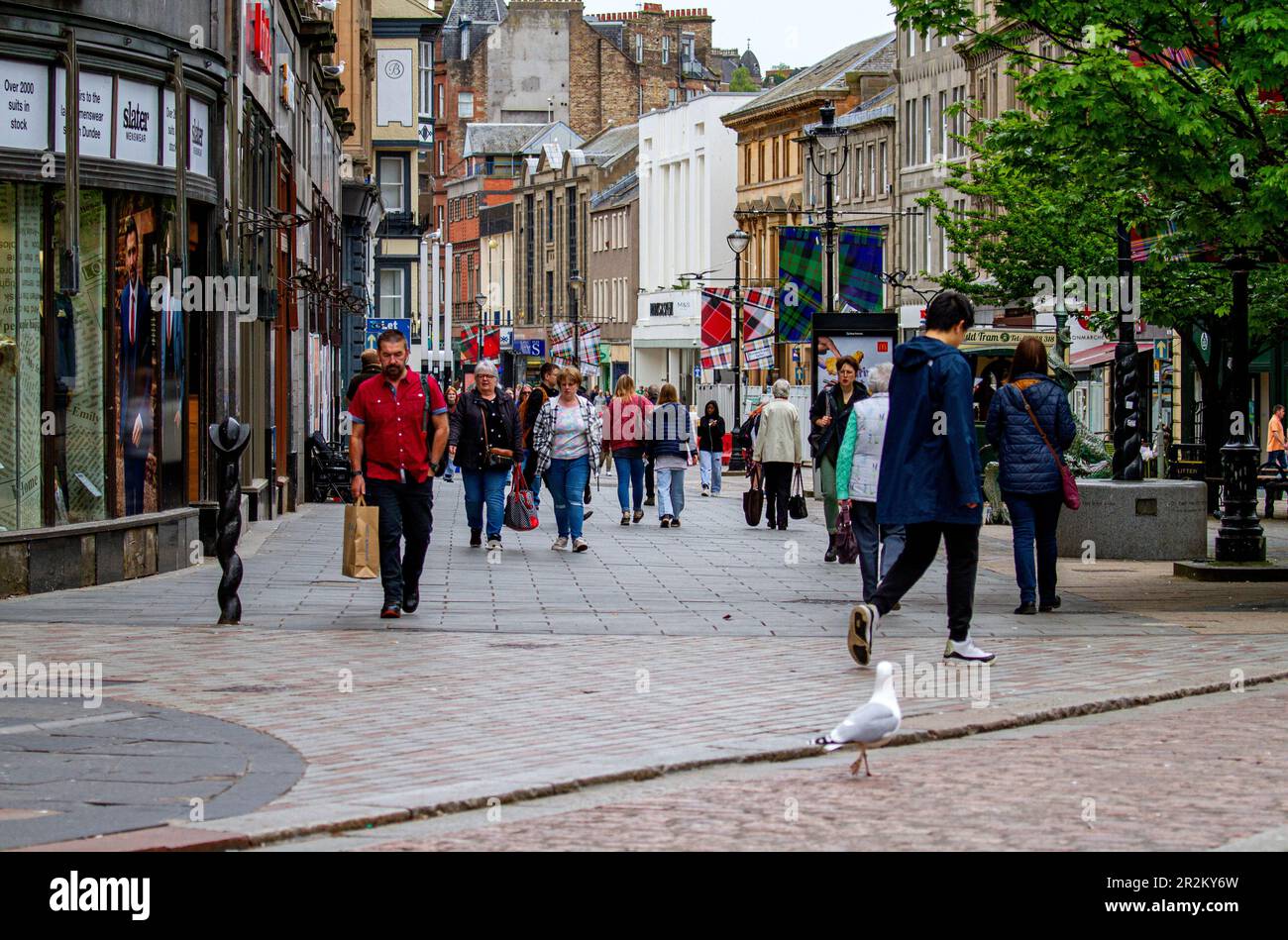 Women shopping in dundee hi-res stock photography and images - Alamy