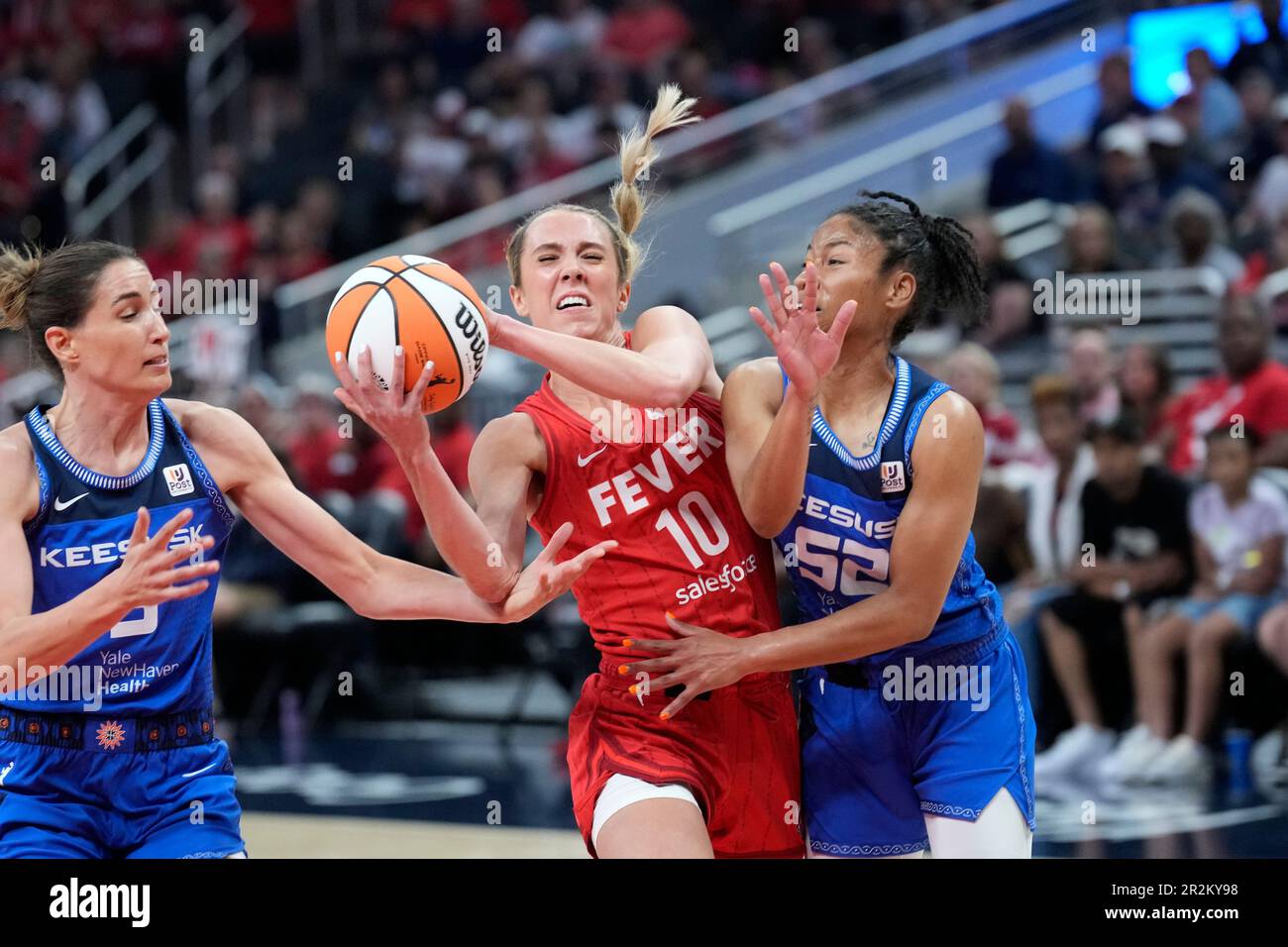 Indiana Fever guard Lexie Hull (10) in action as the Connecticut Sun ...