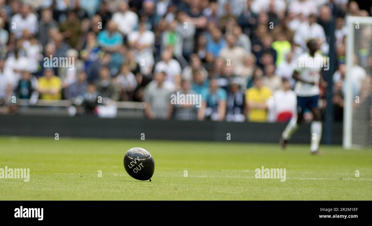 London, UK. 20th May, 2023. A ‘Levy Out' black balloon lands on the ...