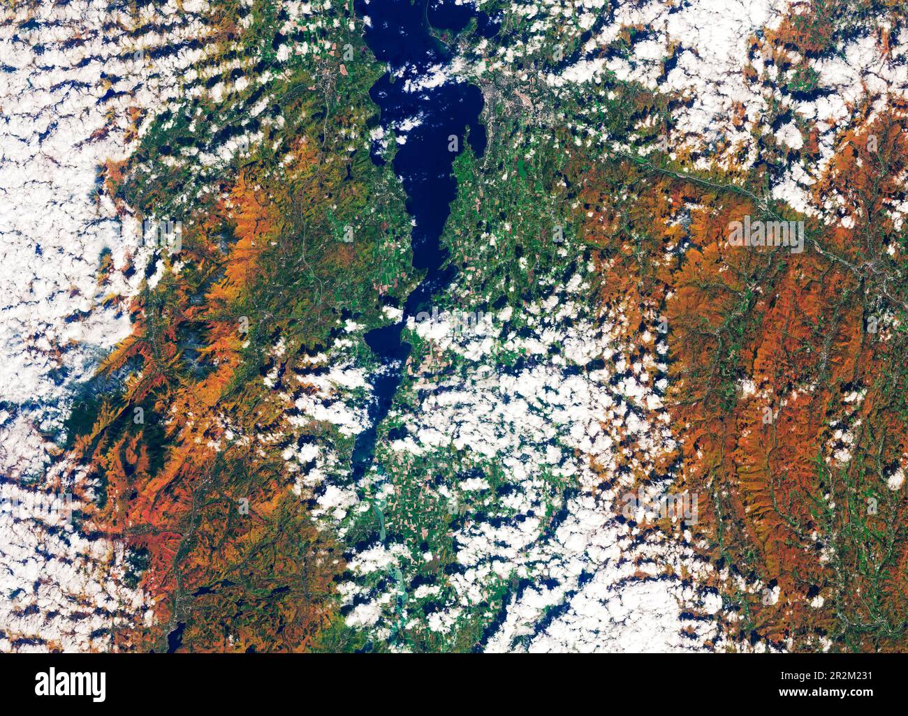 Autumn leaf colour around Elizabethtown, New York, Adirondacks, USA ...