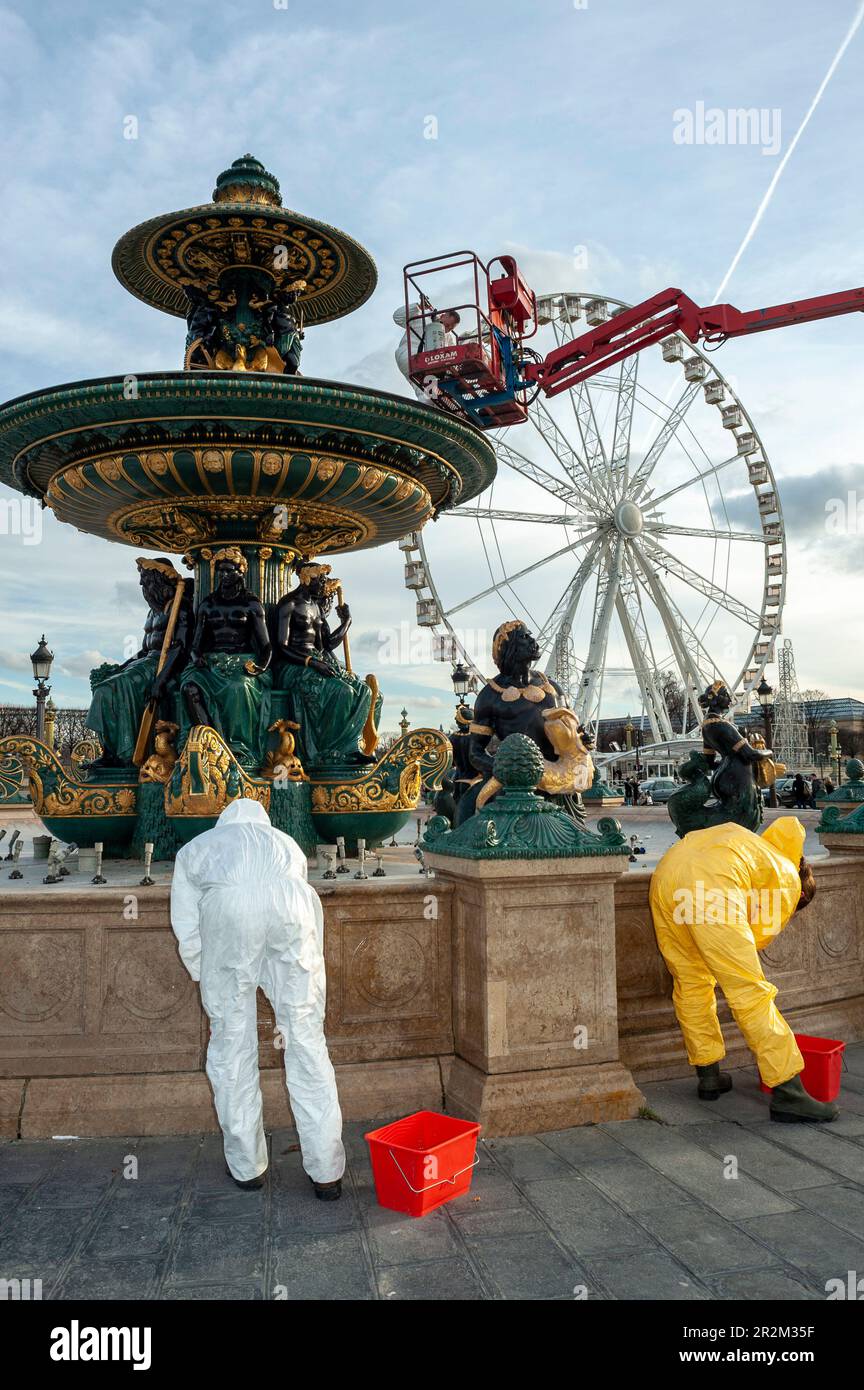 Paris, France, Men Working, French Monuments, Place de la Concorde ...