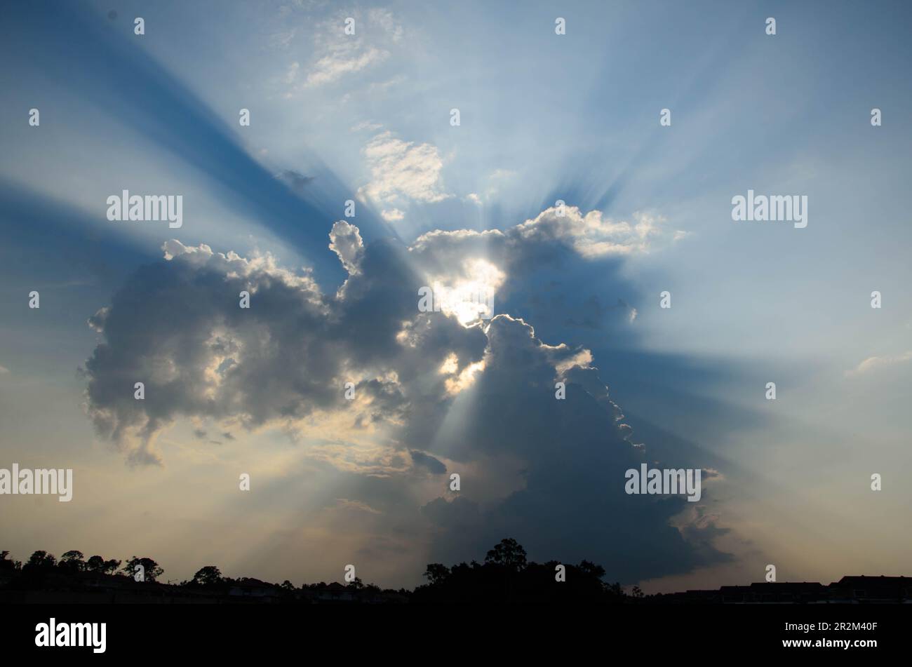 Crepuscular ray of light hi-res stock photography and images - Alamy
