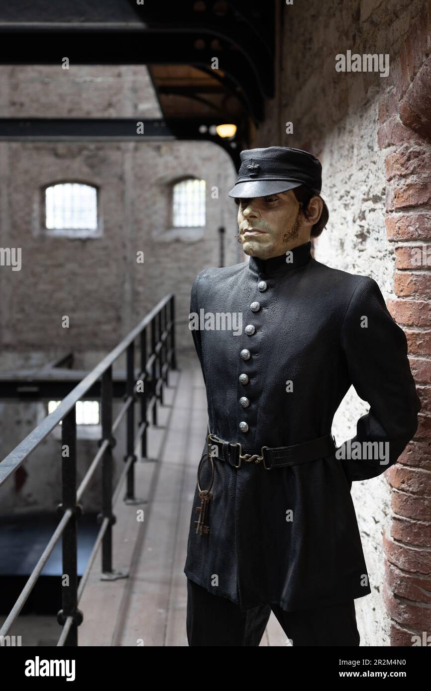 Jail guard hi-res stock photography and images - Alamy