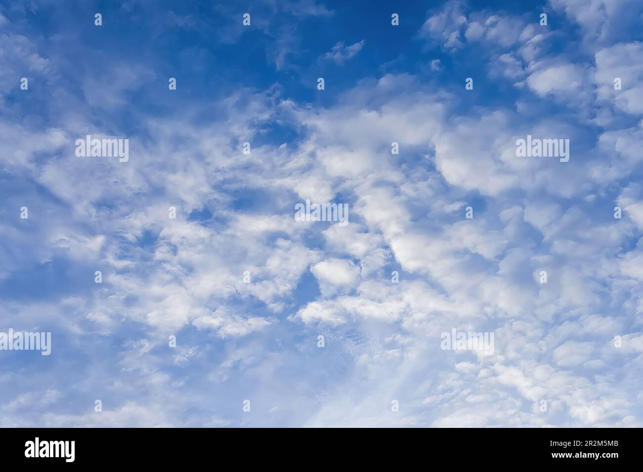 White rounded clouds hi-res stock photography and images - Alamy