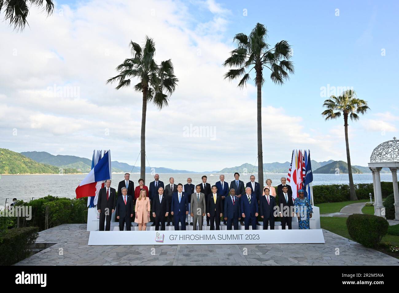 World leaders pose family photo hi-res stock photography and images - Alamy