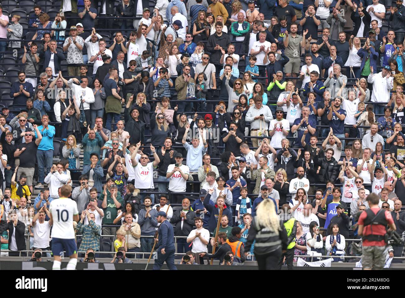 Tottenham hotspur 2023 fans hi-res stock photography and images - Alamy