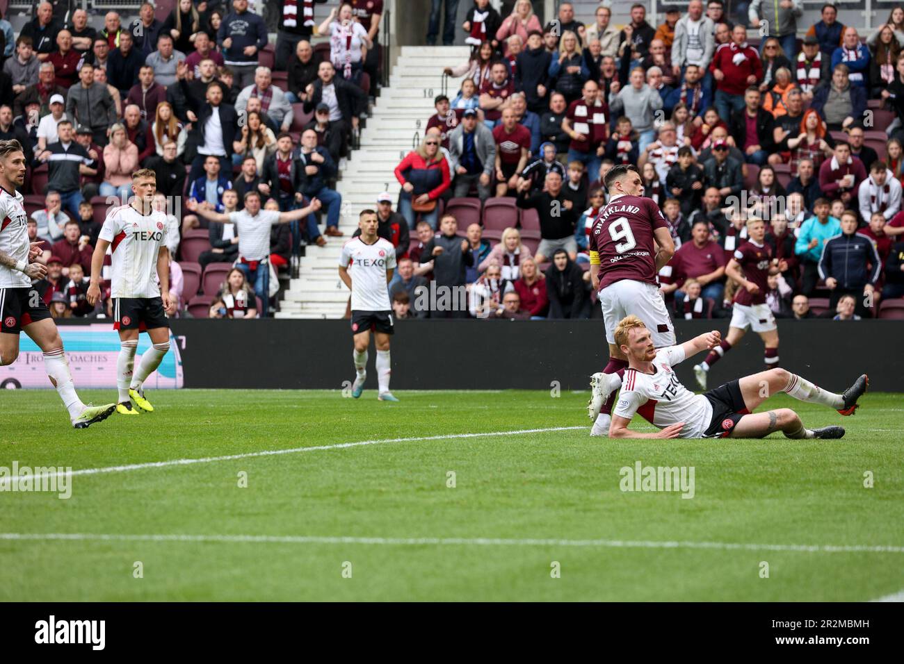 Lawrence shankland of hearts celebrates his goal hi-res stock ...
