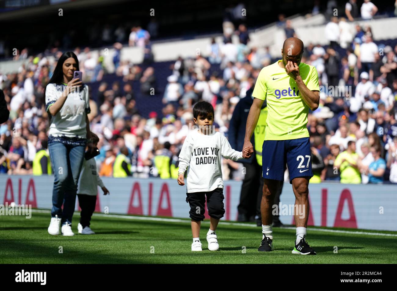 Lap of honour brentford hi-res stock photography and images - Alamy