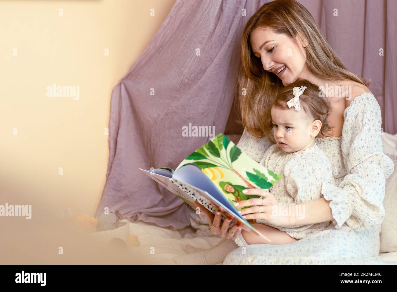 Old teaching young hi-res stock photography and images - Alamy