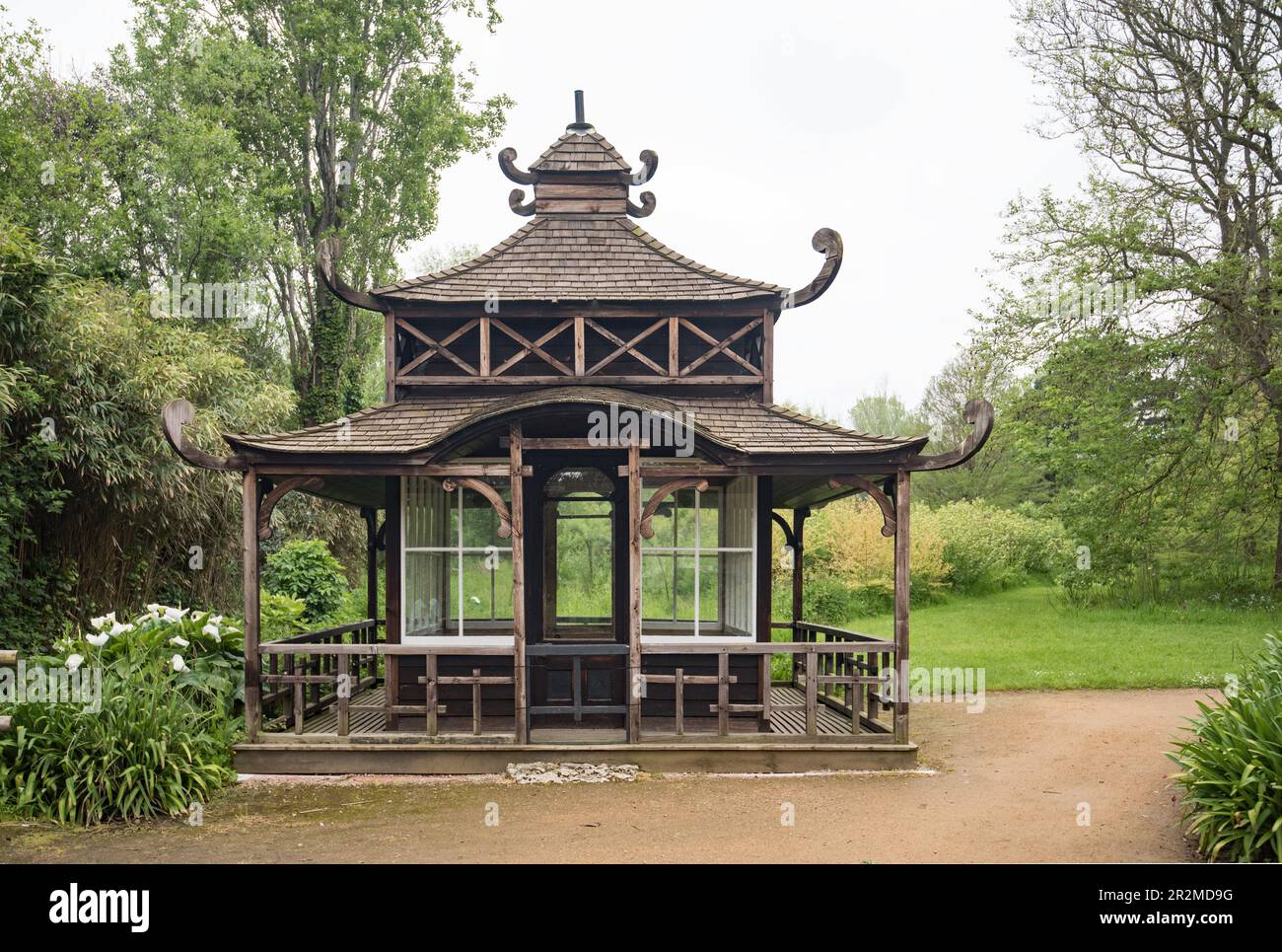 Japanese Garden in the privately owned botanic garden at Samarès Manor ...