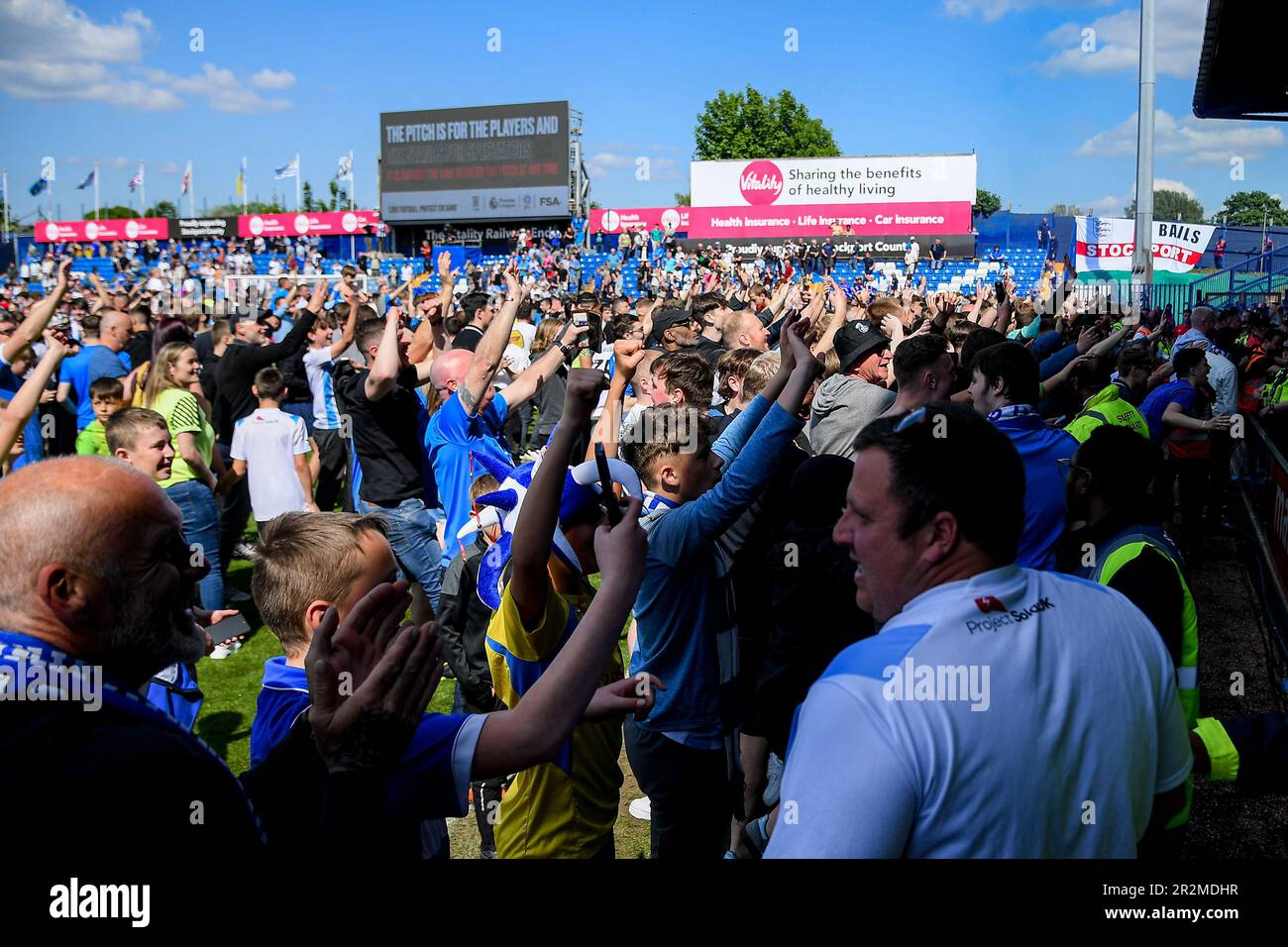 Stockport county celebrate hi-res stock photography and images - Alamy
