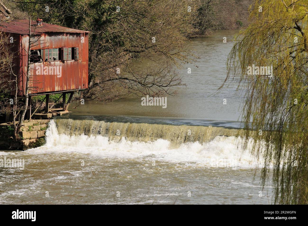 Old watermill beside river hi-res stock photography and images - Alamy