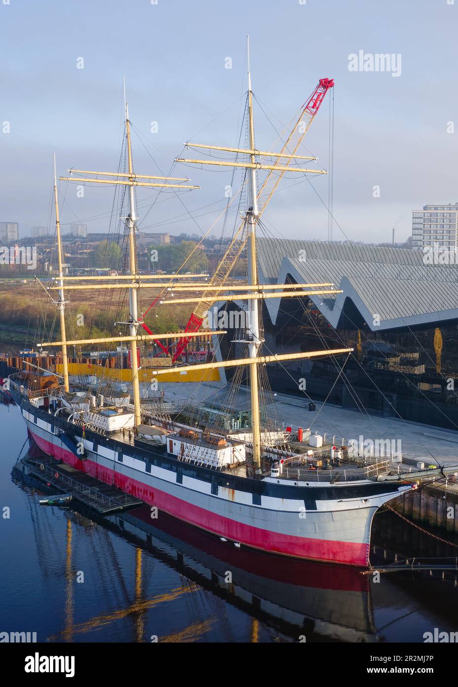 Transport museum and tall ship on the River Clyde Stock Photo - Alamy