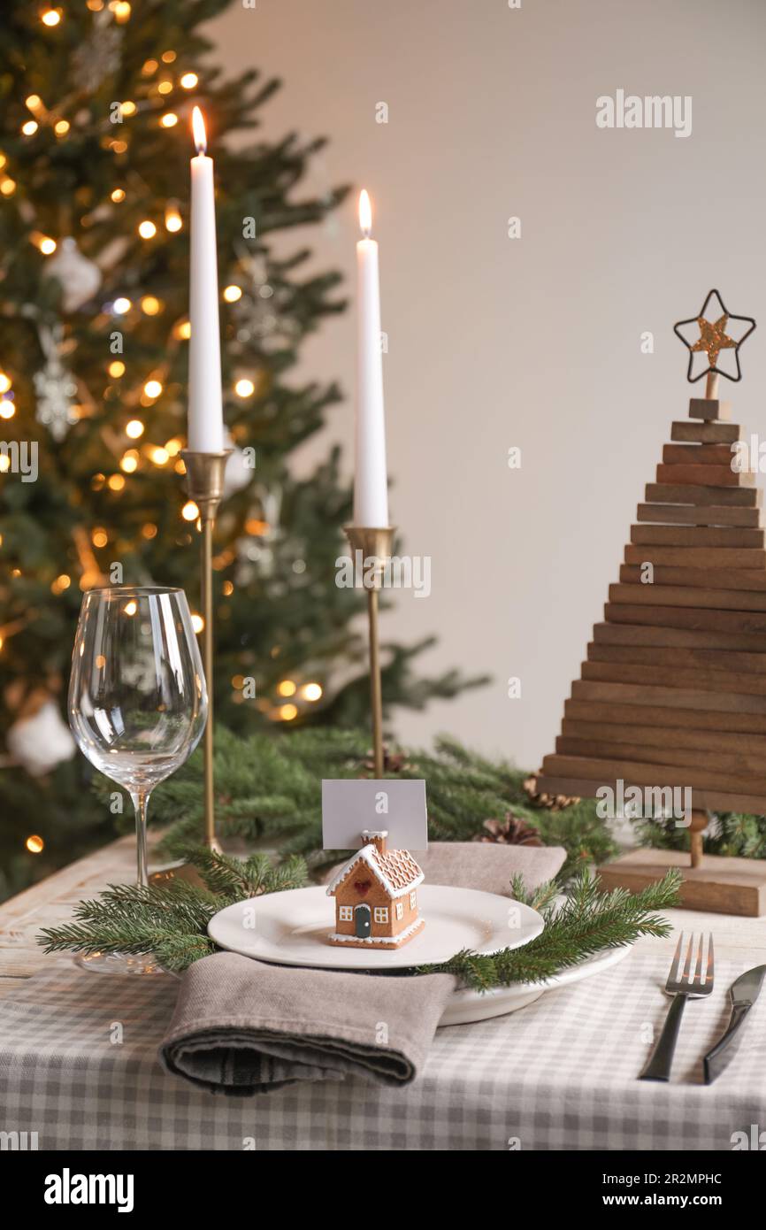 Gingerbread house table setting hi-res stock photography and images - Alamy