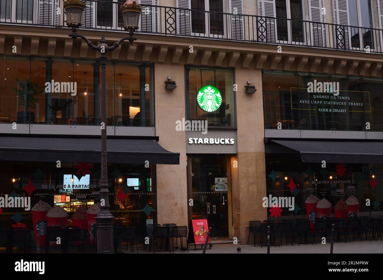 Paris, France - December 10, 2022: Starbucks coffee shop exterior Stock ...