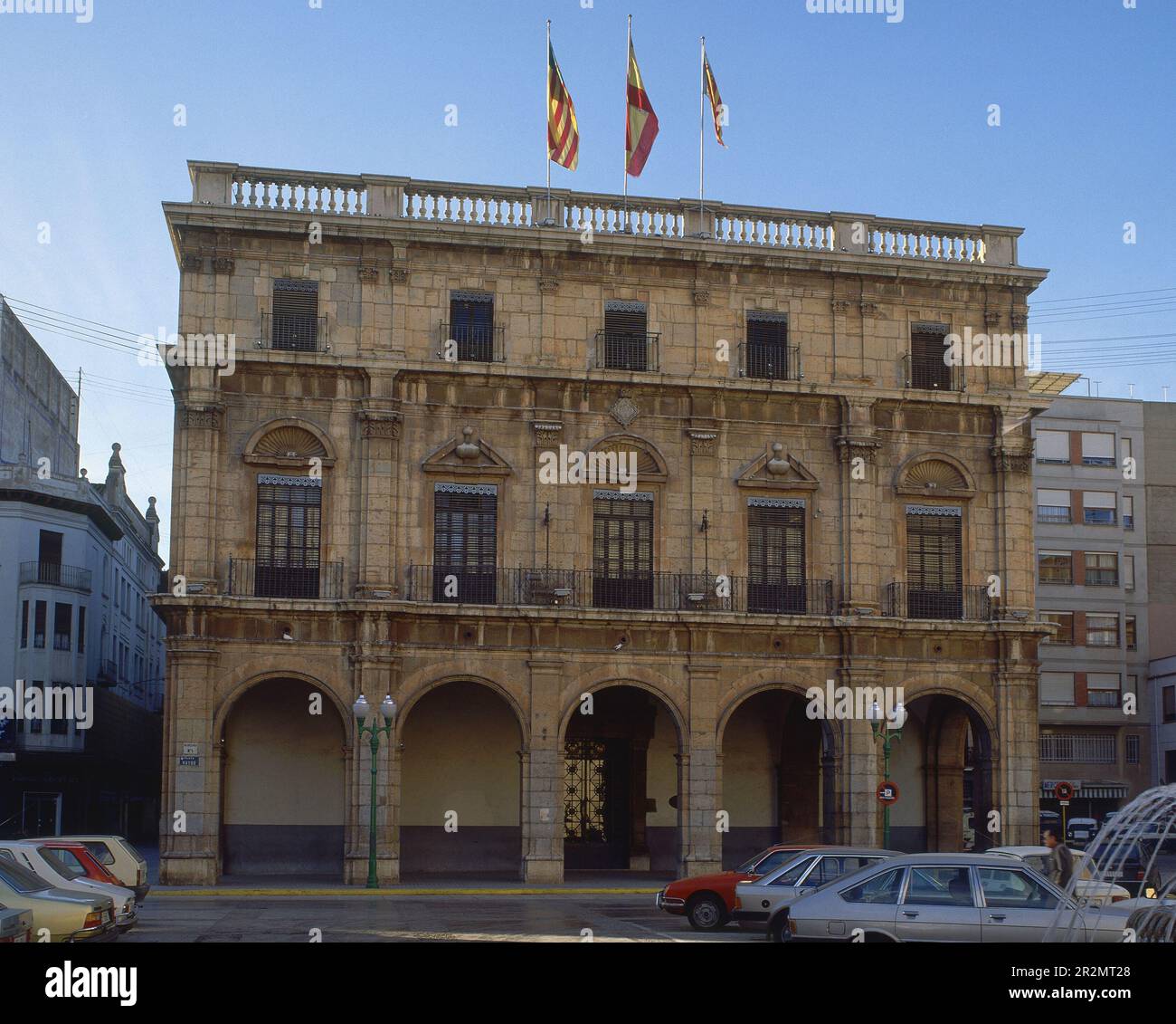 EDIFICIO - BARROCO - FOTO AÑOS 80. Location: AYUNTAMIENTO. CASTELLON DE ...