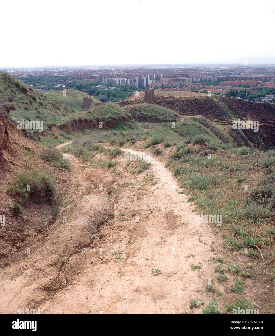 RESTOS DEL CASTILLO ARABE EN LAS AFUERAS DE ALCALA - FOTO AÑOS 00 ...