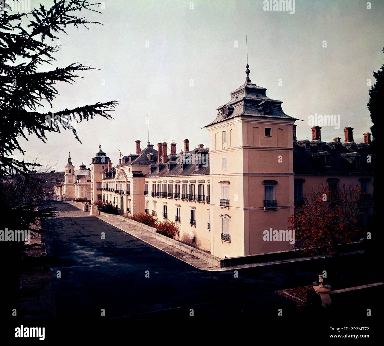 PALACIO DE EL PARDO - EXTERIOR - FOTO AÑOS 60. Author: SABATINI ...