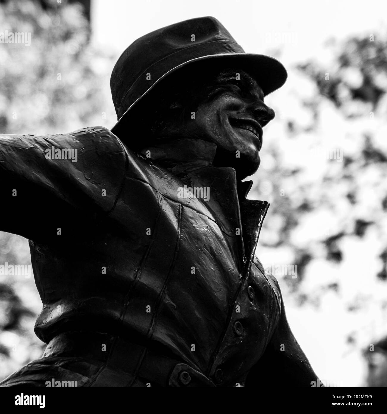 Gene kelly statue hi-res stock photography and images - Alamy