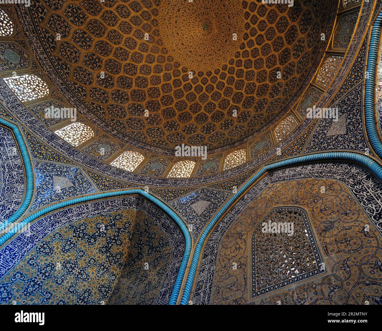 Lutfullah mosque isfahan hi-res stock photography and images - Alamy