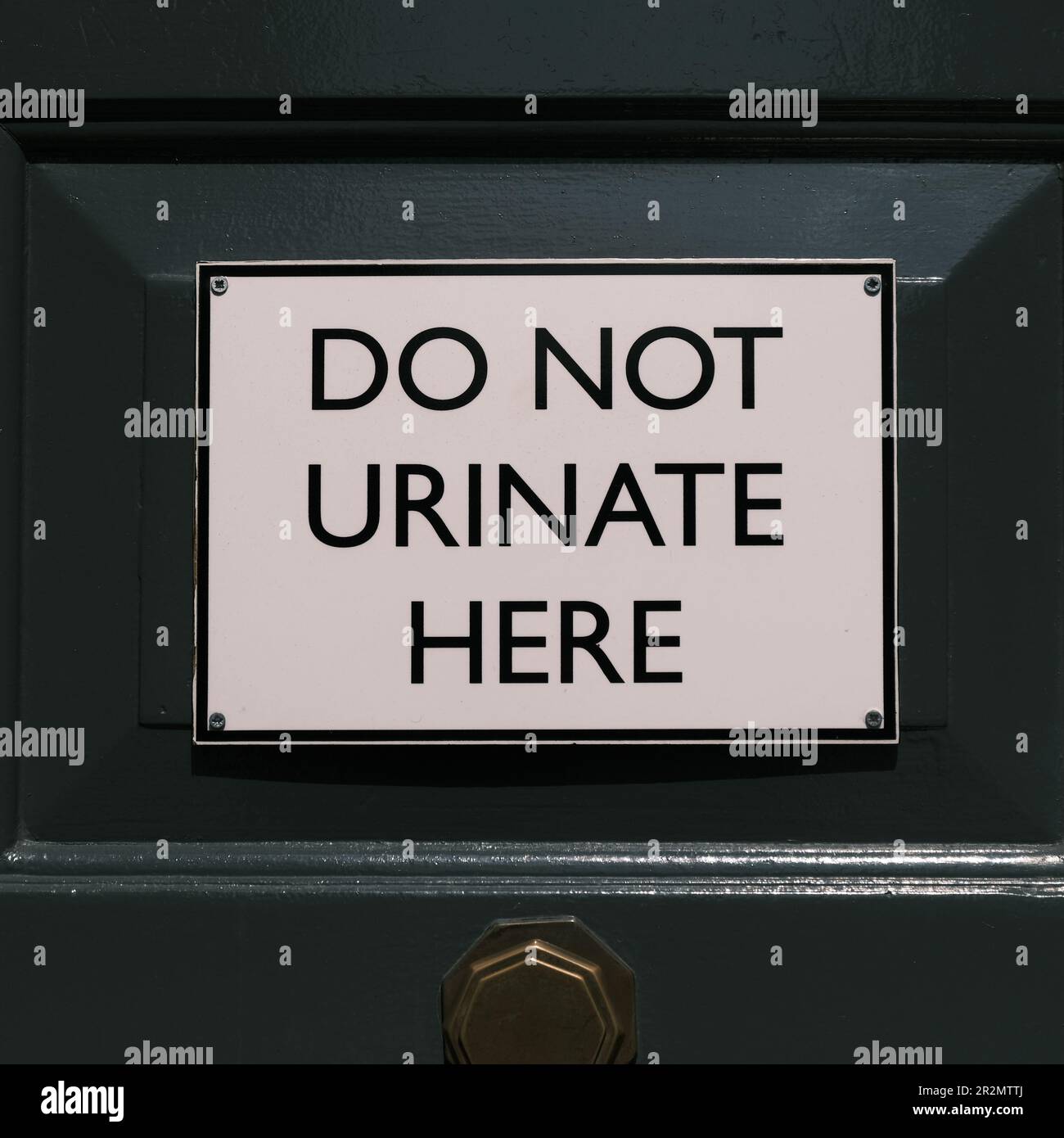 Urination warning sign hi-res stock photography and images - Alamy
