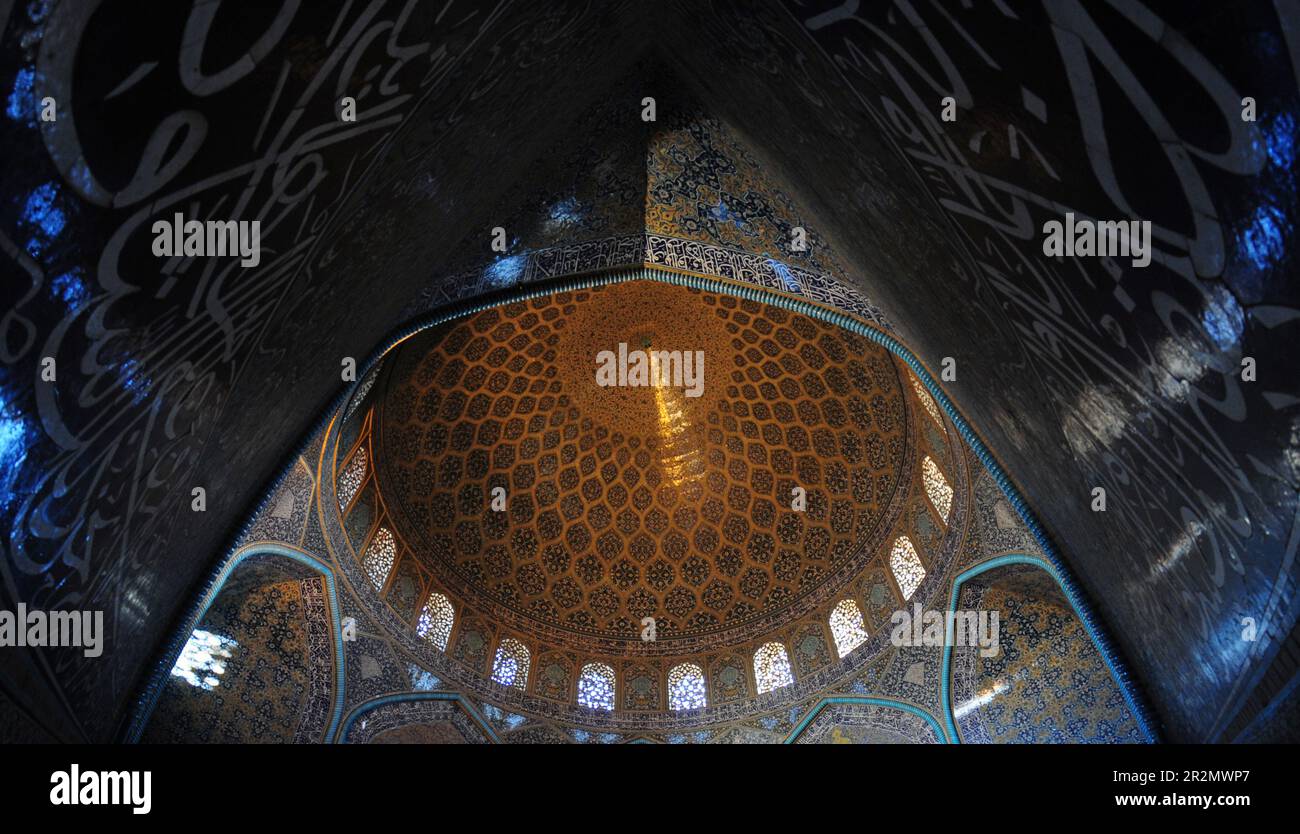 Lutfullah mosque isfahan hi-res stock photography and images - Alamy
