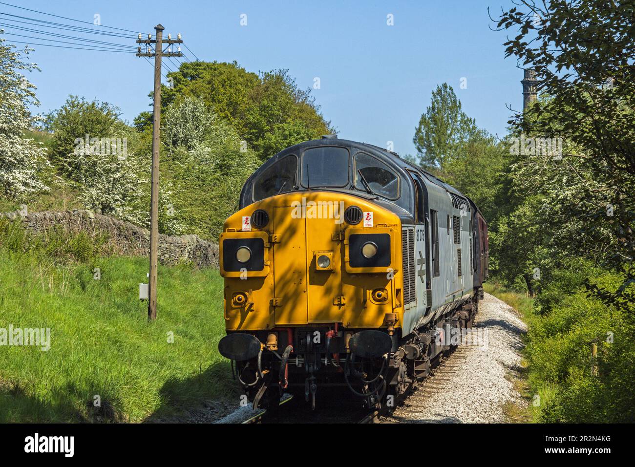 37075 heading into Haworth railway station on the Keighley and Worth ...