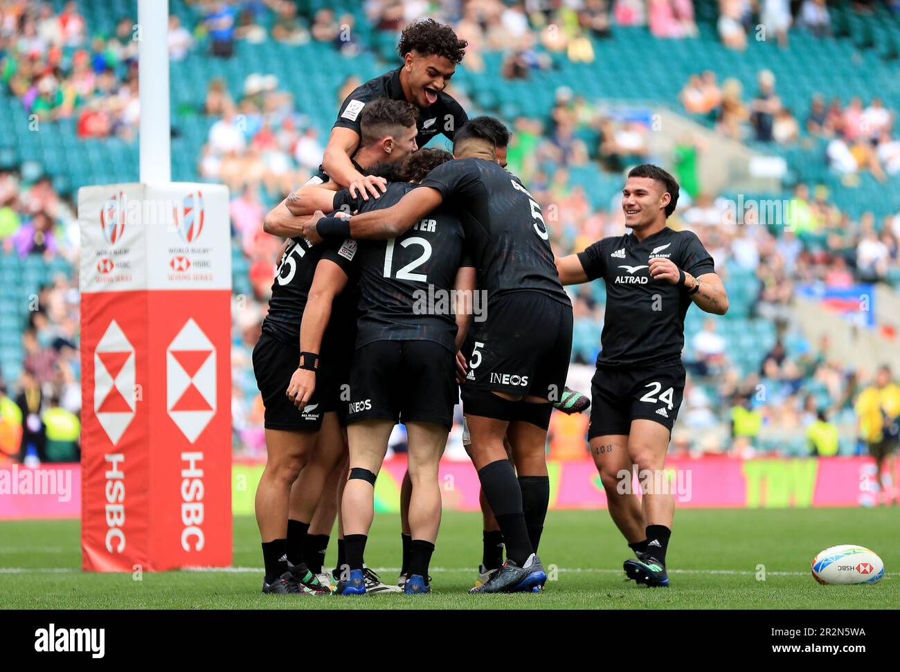 Game 22 hi-res stock photography and images - Alamy
