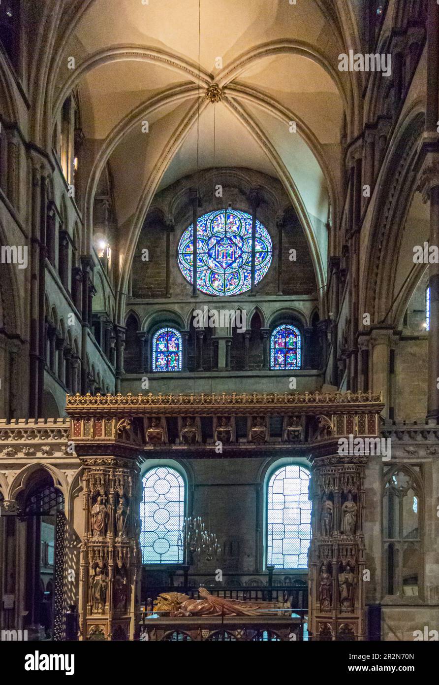 Cathedral altar stained glass round hi-res stock photography and images ...