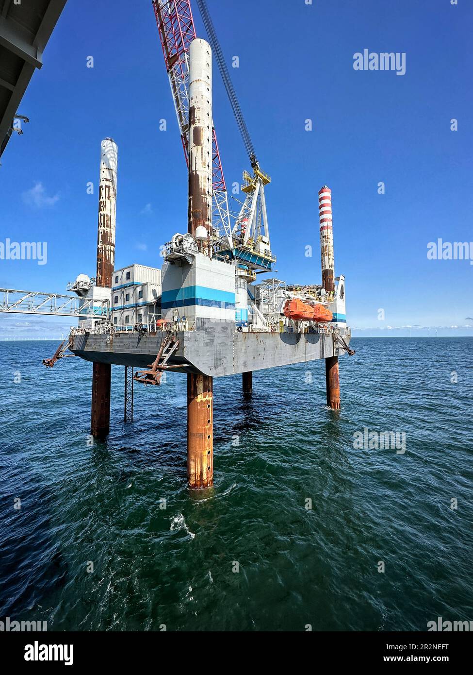 Oil drilling jack up rig hi-res stock photography and images - Alamy