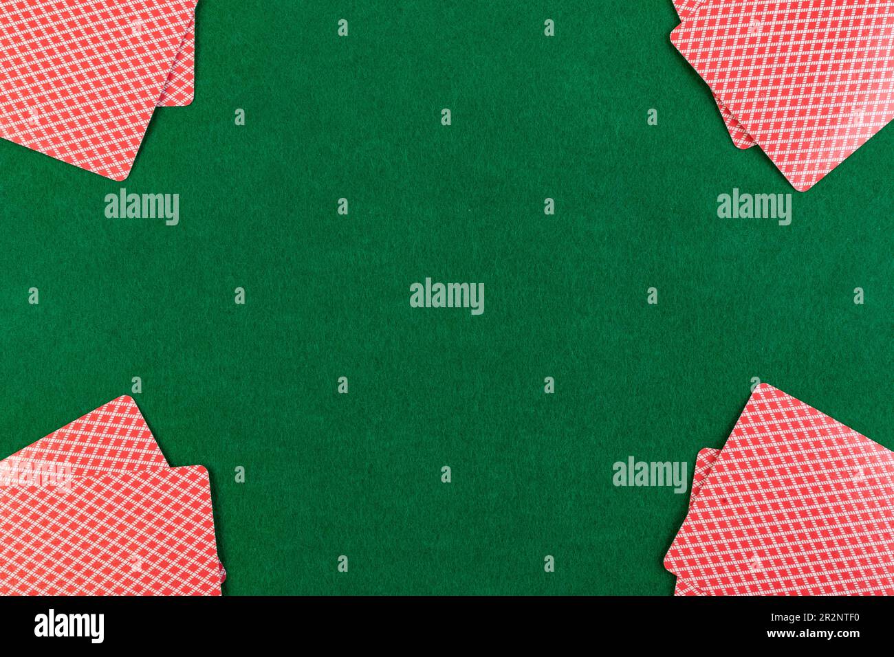 Playing card on green table hi-res stock photography and images - Alamy