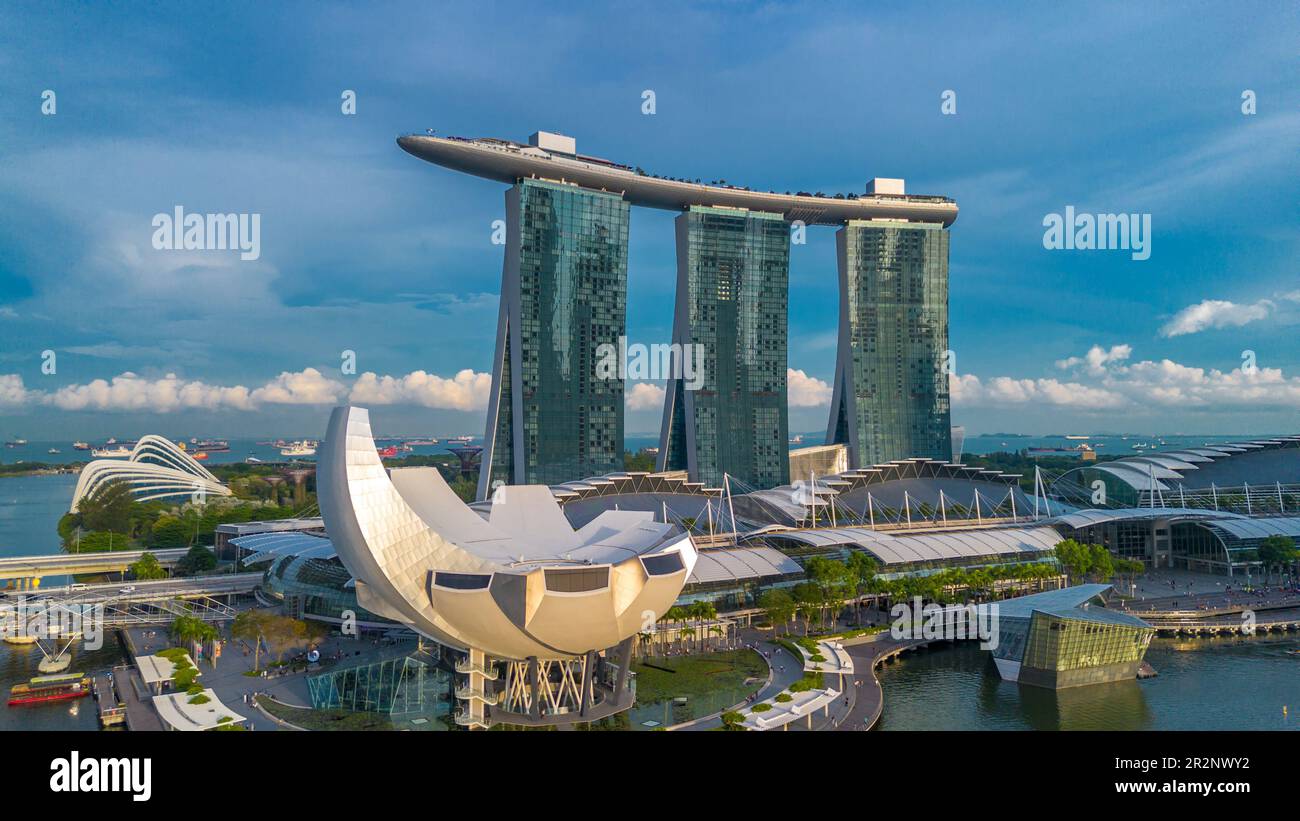 Aerial view of Marina bay with ArtScience museum during a sunset ...