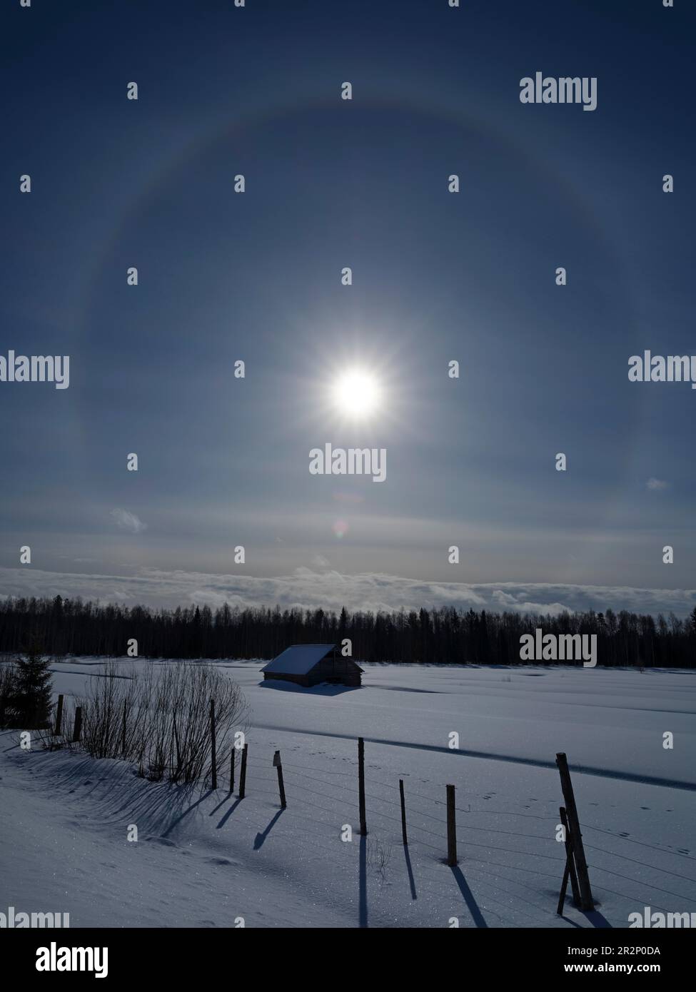 Refraction effect hi-res stock photography and images - Alamy