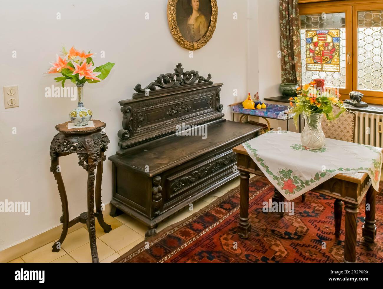 Bay window in the corridor, corridor, leaded glass window, table, chest ...