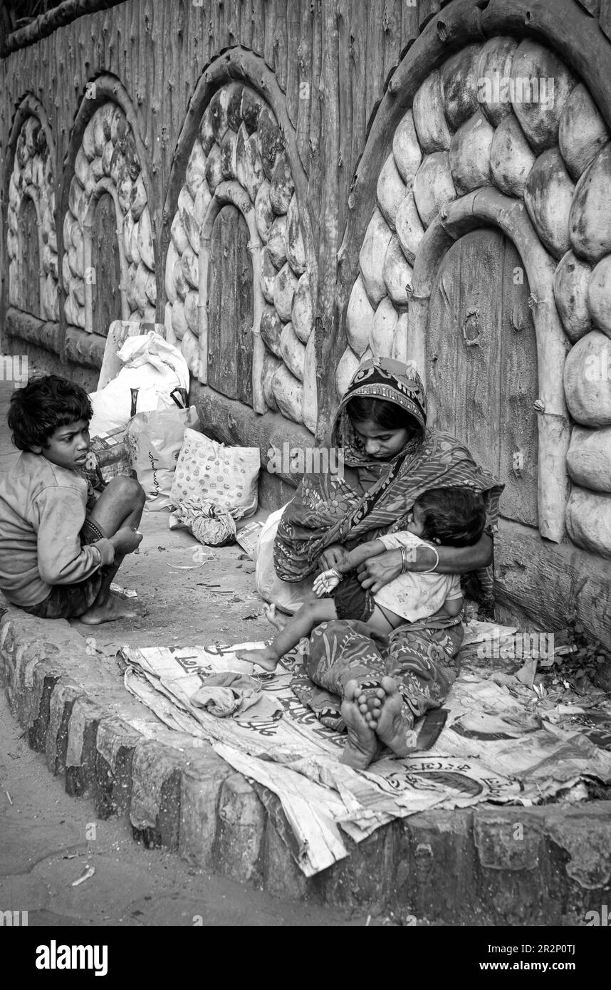 Homeless black mother child hi-res stock photography and images - Alamy