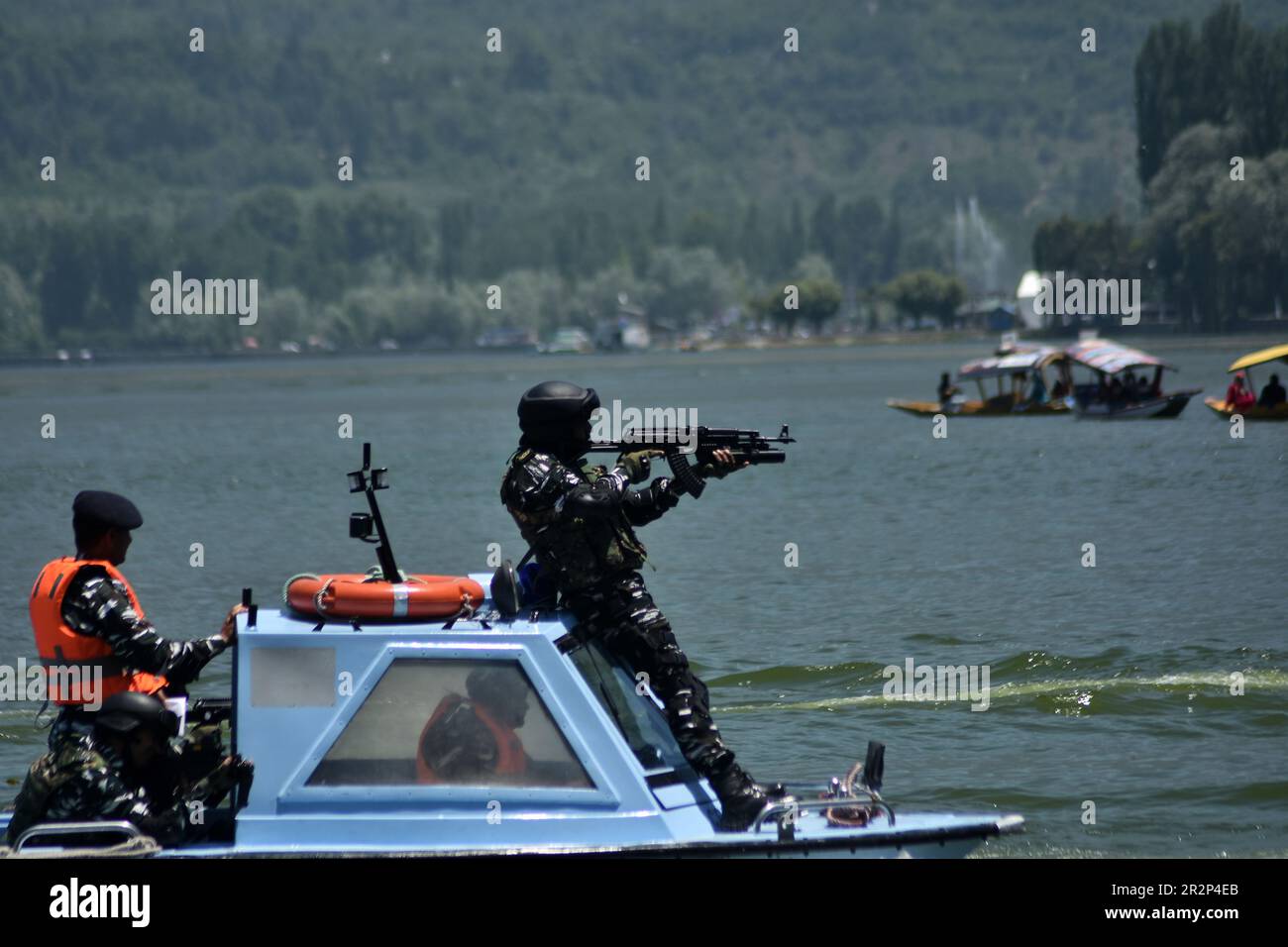 Indian army soldier on kashmir border hi-res stock photography and ...