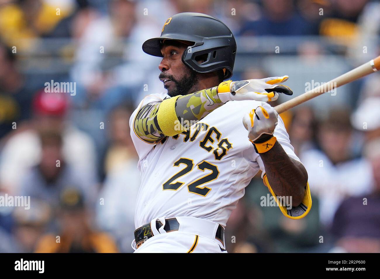 Pittsburgh Pirates' Andrew McCutchen singles off Arizona Diamondbacks ...