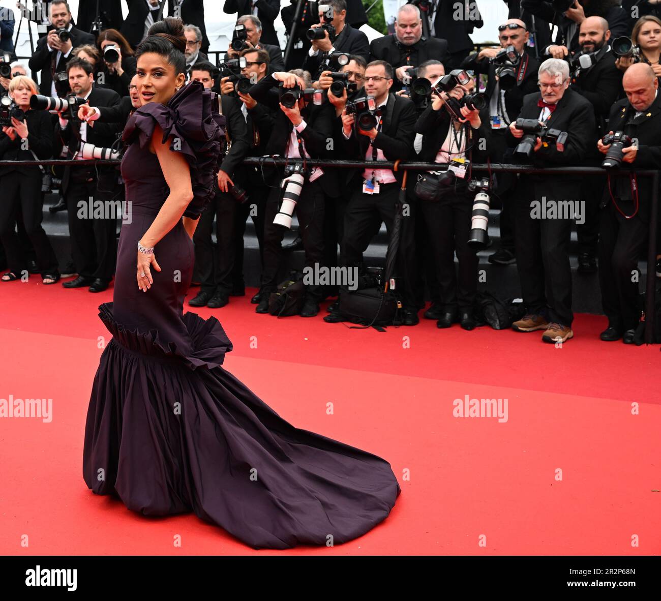 Cannes, France. 20th May, 2023. Mexican actress Salma Hayek attends the ...