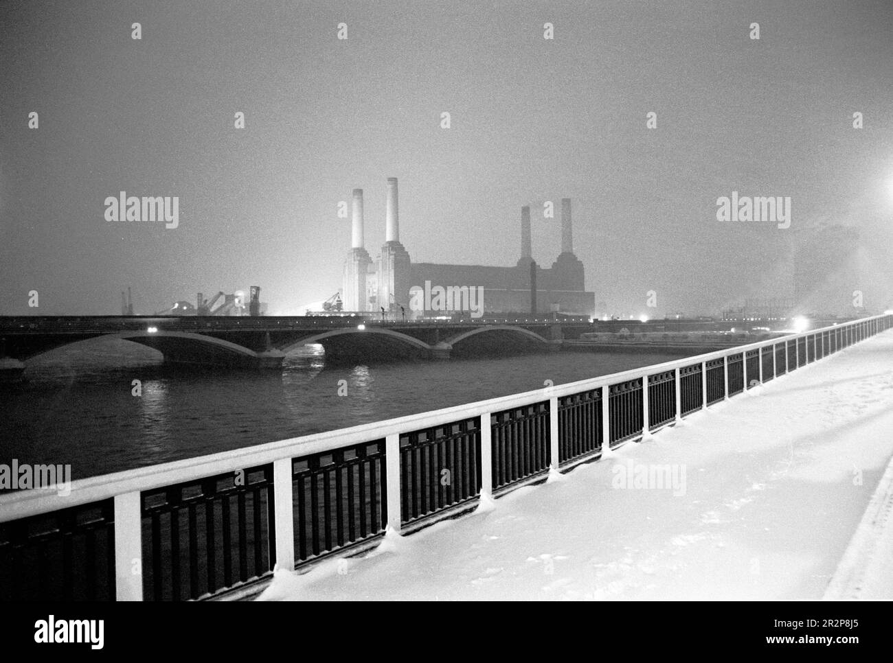 England snow 1980s hi-res stock photography and images - Alamy