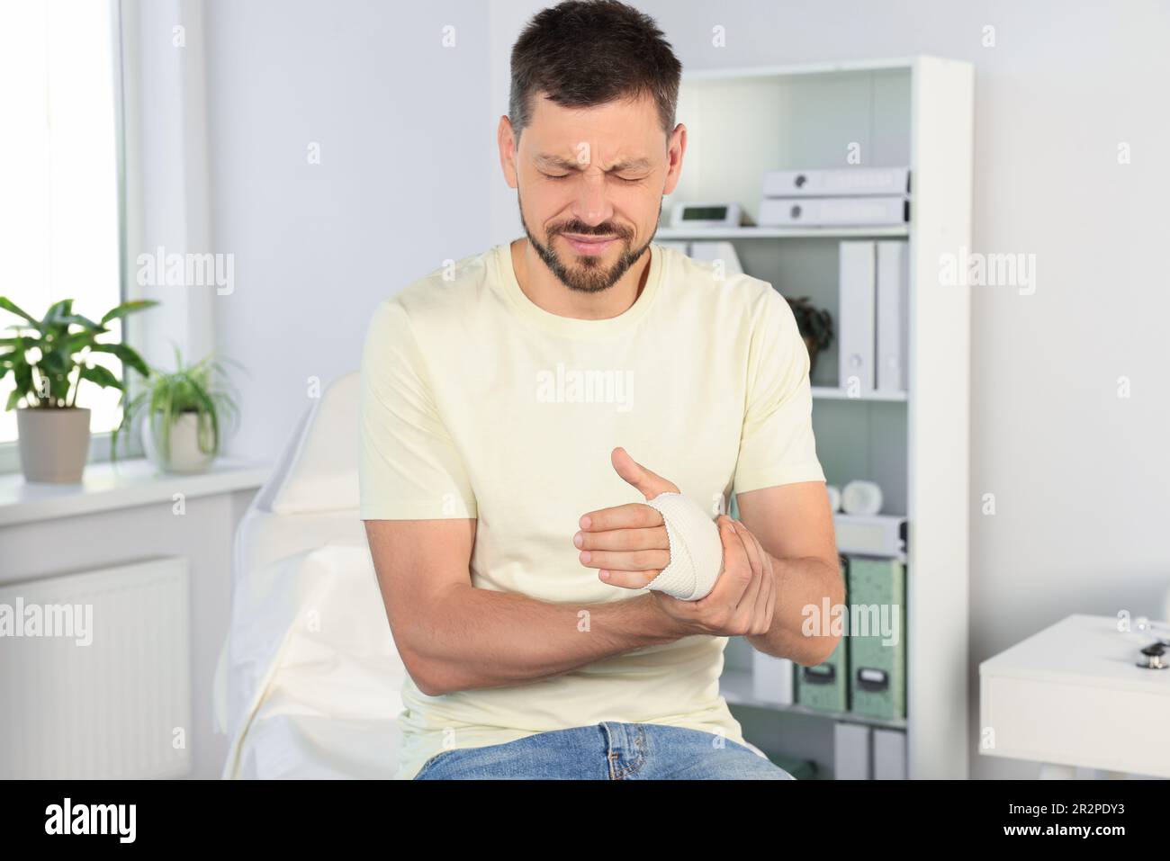 Hand wrapped hi-res stock photography and images - Alamy