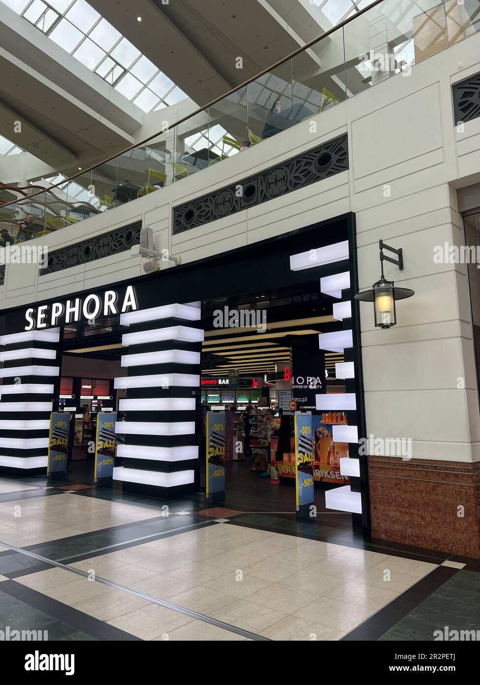 Luxury cosmetic store service hi-res stock photography and images - Alamy